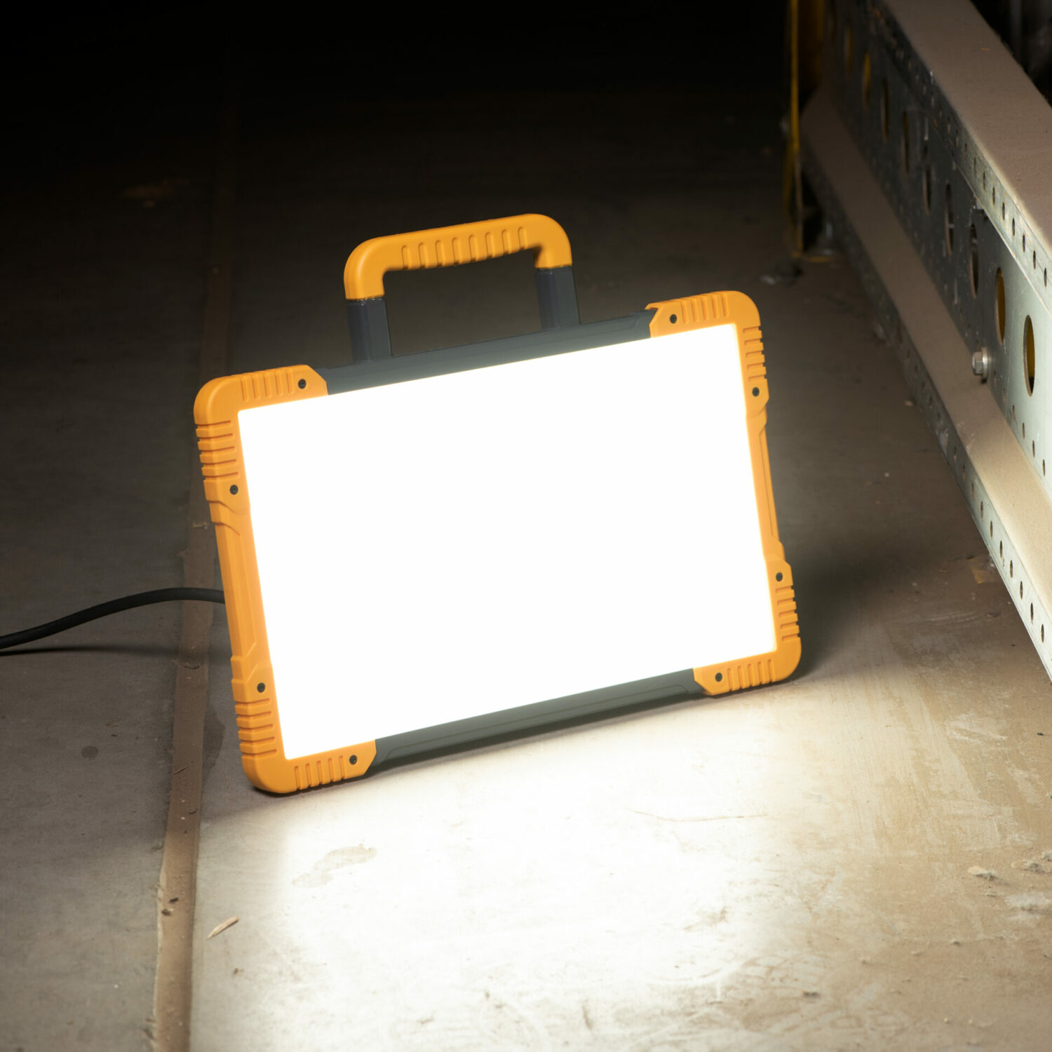portable LED Werklamp 100 watt 220V | IK08 | 11.000 Lumen